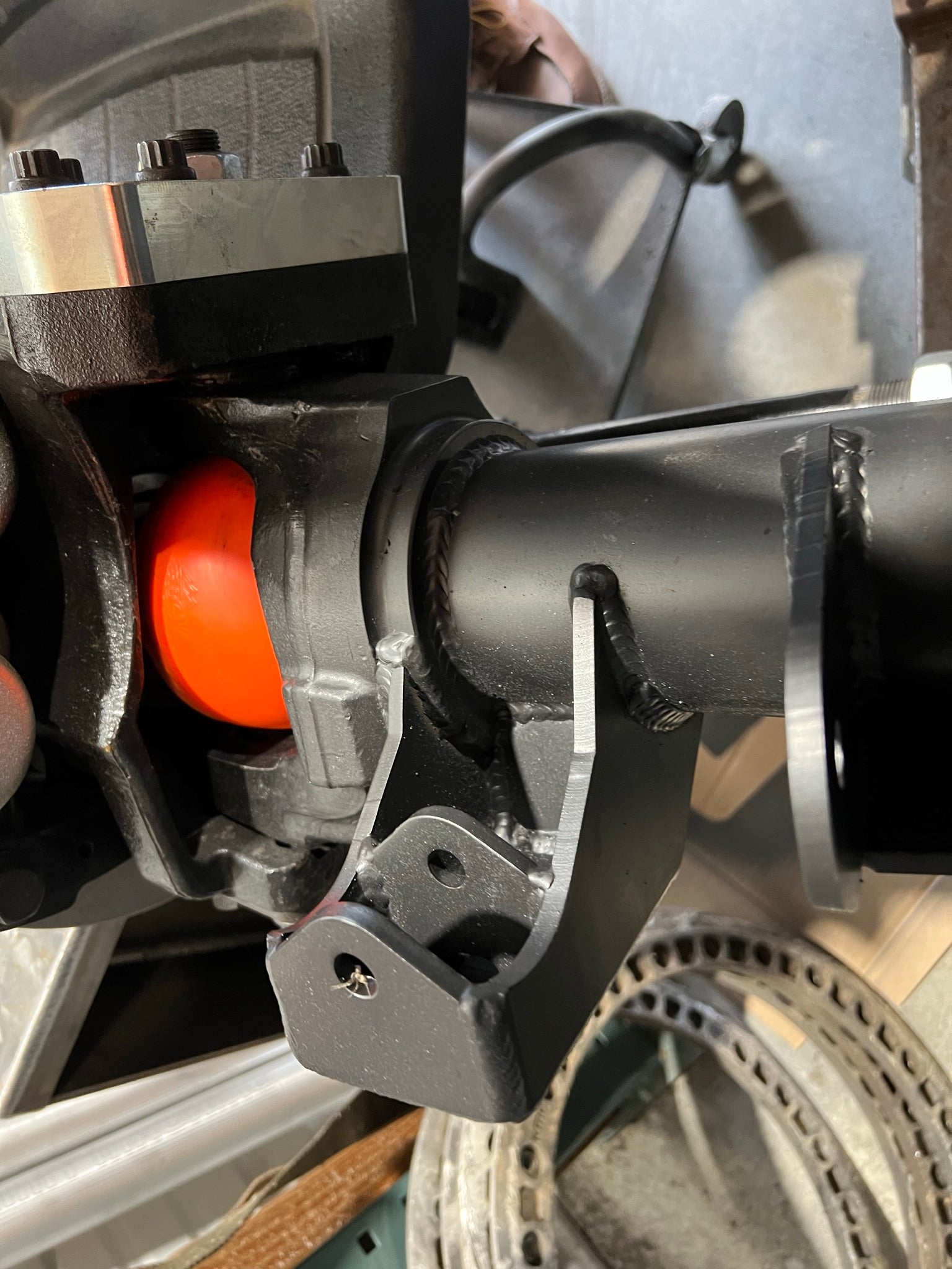 Lower shock mounts 2" below tube 3.5" axle– KrashFab